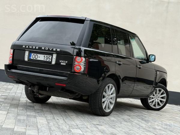 Melns Land Rover Range Rover 2011 Rīga, ar dzinēja tilpumu 4.40 L un nobraukumu 0 tūkst. km par 11950 €, foto 3 vietnē AUTOMOTO.COM.LV
