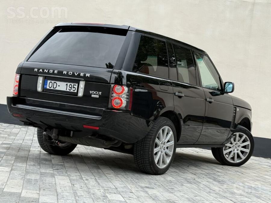 Black Land Rover Range Rover 2011 in Riga, with an engine capacity of 4.40 L and mileage of 0 thousand km for 11950 €, photo 4 on AUTOMOTO.COM.LV