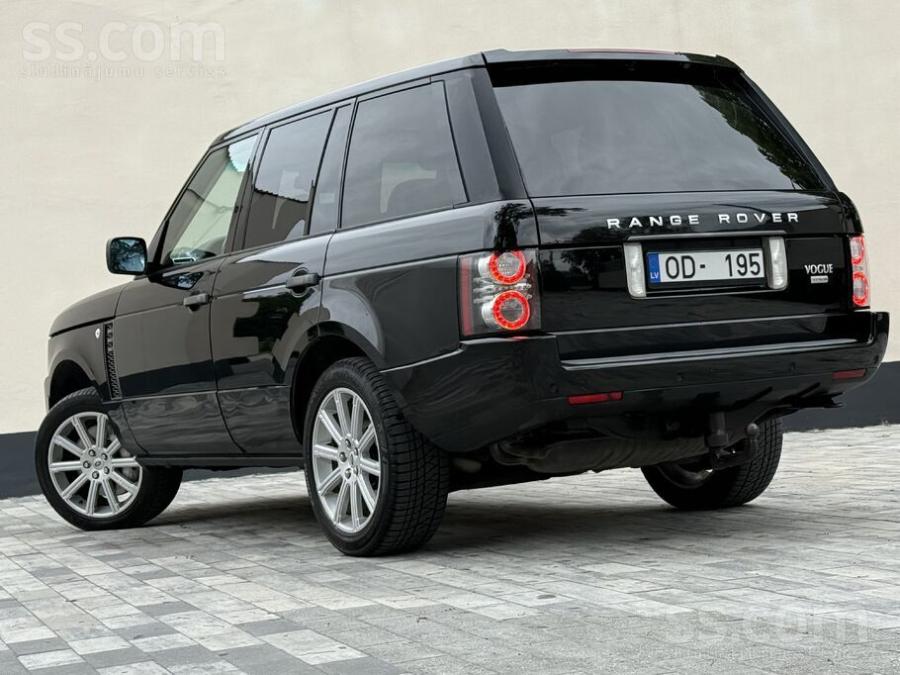 Black Land Rover Range Rover 2011 in Riga, with an engine capacity of 4.40 L and mileage of 0 thousand km for 11950 €, photo 5 on AUTOMOTO.COM.LV
