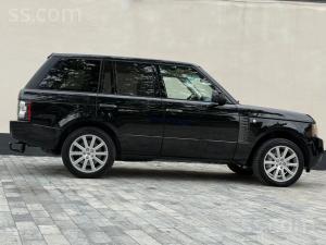 Black Land Rover Range Rover 2011 in Riga, with an engine capacity of 4.40 L and mileage of 0 thousand km for 11950 €, photo 7 on AUTOMOTO.COM.LV