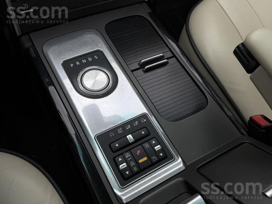 Black Land Rover Range Rover 2011 in Riga, with an engine capacity of 4.40 L and mileage of 0 thousand km for 11950 €, photo 23 on AUTOMOTO.COM.LV