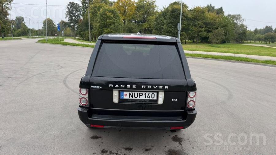 Melns Land Rover Range Rover 2011 Rīga, ar dzinēja tilpumu 5.00 L un nobraukumu 140 tūkst. km par 8500 €, foto 6 vietnē AUTOMOTO.COM.LV