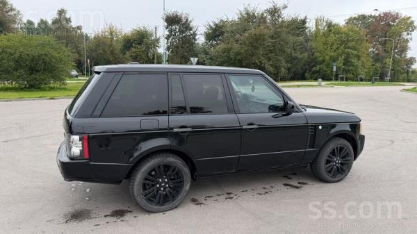 Melns Land Rover Range Rover 2011 Rīga, ar dzinēja tilpumu 5.00 L un nobraukumu 140 tūkst. km par 8500 €, foto 7 vietnē AUTOMOTO.COM.LV
