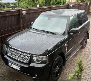 Melns Land Rover Range Rover 2012 Rīga, ar dzinēja tilpumu 4.40 L un nobraukumu 271 tūkst. km par 13700 €, foto  vietnē AUTOMOTO.COM.LV