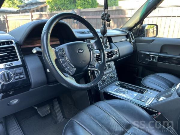 Black Land Rover Range Rover 2012 in Riga, with an engine capacity of 4.40 L and mileage of 271 thousand km for 13700 €, photo 5 on AUTOMOTO.COM.LV
