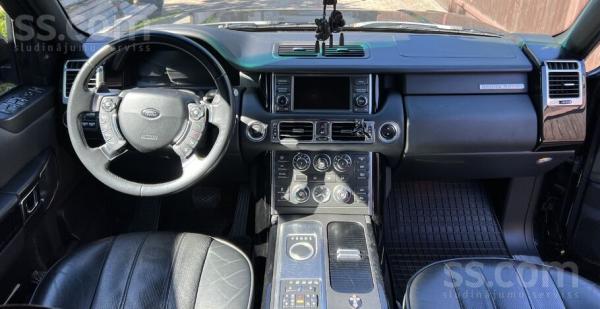 Black Land Rover Range Rover 2012 in Riga, with an engine capacity of 4.40 L and mileage of 271 thousand km for 13700 €, photo 7 on AUTOMOTO.COM.LV