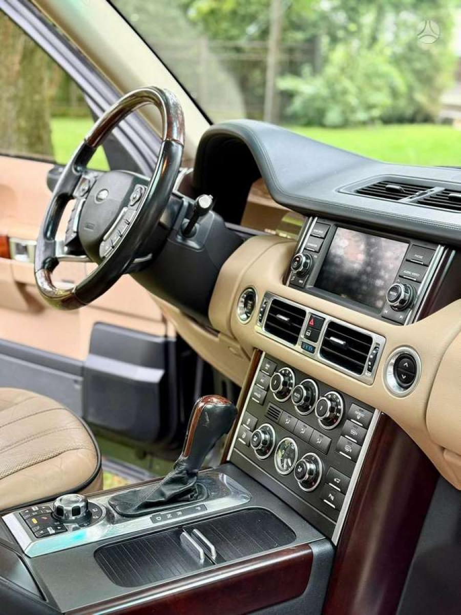 Black Land Rover Range Rover 2012 in Vilnius, with an engine capacity of 5.00 L and mileage of 289 thousand km for 9000 €, photo 9 on AUTOMOTO.COM.LV