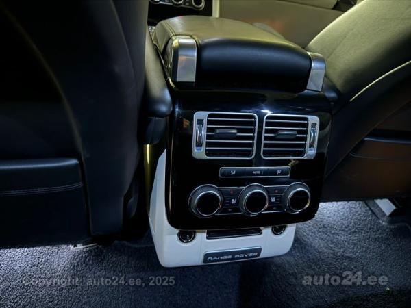 Melns Land Rover Range Rover 2013 Tallina, ar dzinēja tilpumu 4.40 L un nobraukumu 310 tūkst. km par 22500 €, foto 11 vietnē AUTOMOTO.COM.LV