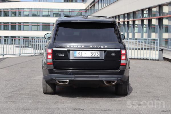 Black Land Rover Range Rover 2013 in Riga, with an engine capacity of 4.40 L and mileage of 270 thousand km for 24580 €, photo 5 on AUTOMOTO.COM.LV