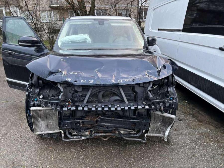 Black Land Rover Range Rover 2013 in Klaipeda, with an engine capacity of 5.00 L and mileage of 194 thousand km for 9750 €, photo 2 on AUTOMOTO.COM.LV