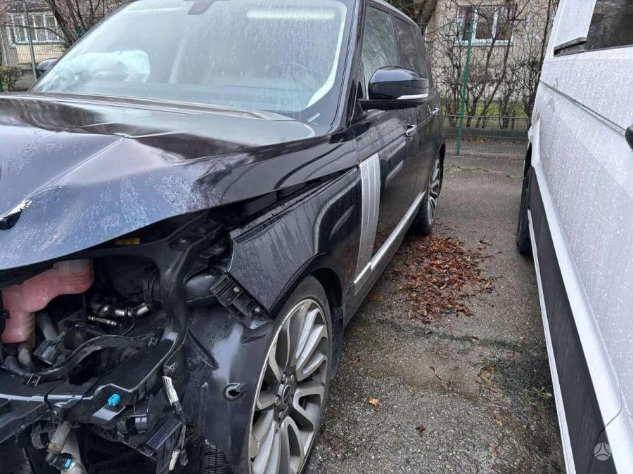 Black Land Rover Range Rover 2013 in Klaipeda, with an engine capacity of 5.00 L and mileage of 194 thousand km for 9750 €, photo 3 on AUTOMOTO.COM.LV
