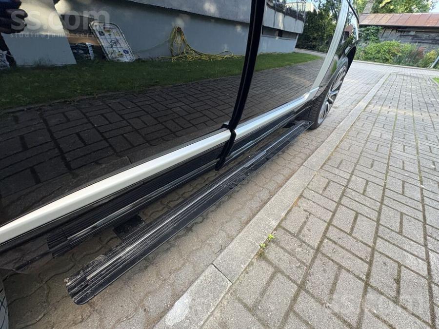 Melns Land Rover Range Rover 2013 Rīga, ar dzinēja tilpumu 4.40 L un nobraukumu 237 tūkst. km par 23300 €, foto 22 vietnē AUTOMOTO.COM.LV