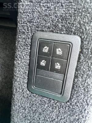 Melns Land Rover Range Rover 2013 Rīga, ar dzinēja tilpumu 4.40 L un nobraukumu 237 tūkst. km par 23300 €, foto 23 vietnē AUTOMOTO.COM.LV