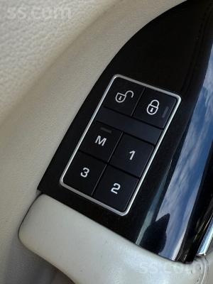 Melns Land Rover Range Rover 2013 Rīga, ar dzinēja tilpumu 4.40 L un nobraukumu 272 tūkst. km par 19980 €, foto 10 vietnē AUTOMOTO.COM.LV