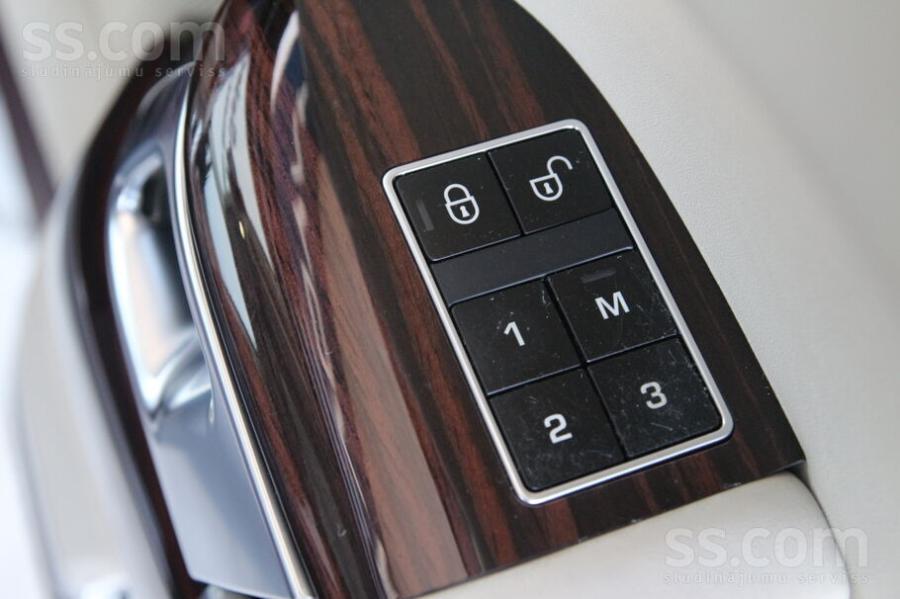 Melns Land Rover Range Rover 2013 Rīga, ar dzinēja tilpumu 4.00 L un nobraukumu 244 tūkst. km par 22400 €, foto 14 vietnē AUTOMOTO.COM.LV
