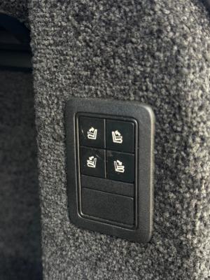 Melns Land Rover Range Rover 2013 Rīga, ar dzinēja tilpumu 4.40 L un nobraukumu 269 tūkst. km par 24580 €, foto 8 vietnē AUTOMOTO.COM.LV