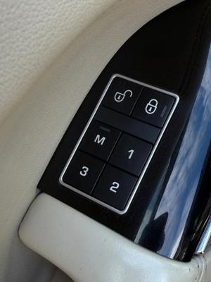 Melns Land Rover Range Rover 2013 Rīga, ar dzinēja tilpumu 4.40 L un nobraukumu 269 tūkst. km par 24580 €, foto 15 vietnē AUTOMOTO.COM.LV