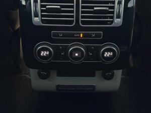 Melns Land Rover Range Rover 2013 Rīga, ar dzinēja tilpumu 4.40 L un nobraukumu 269 tūkst. km par 24580 €, foto 17 vietnē AUTOMOTO.COM.LV