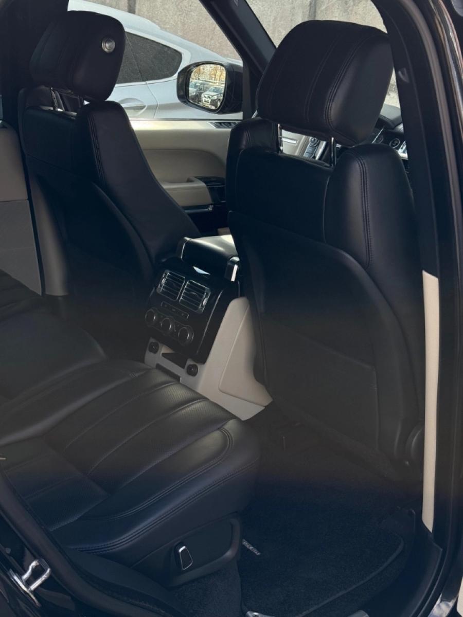 Melns Land Rover Range Rover 2013 Rīga, ar dzinēja tilpumu 4.40 L un nobraukumu 269 tūkst. km par 24580 €, foto 18 vietnē AUTOMOTO.COM.LV