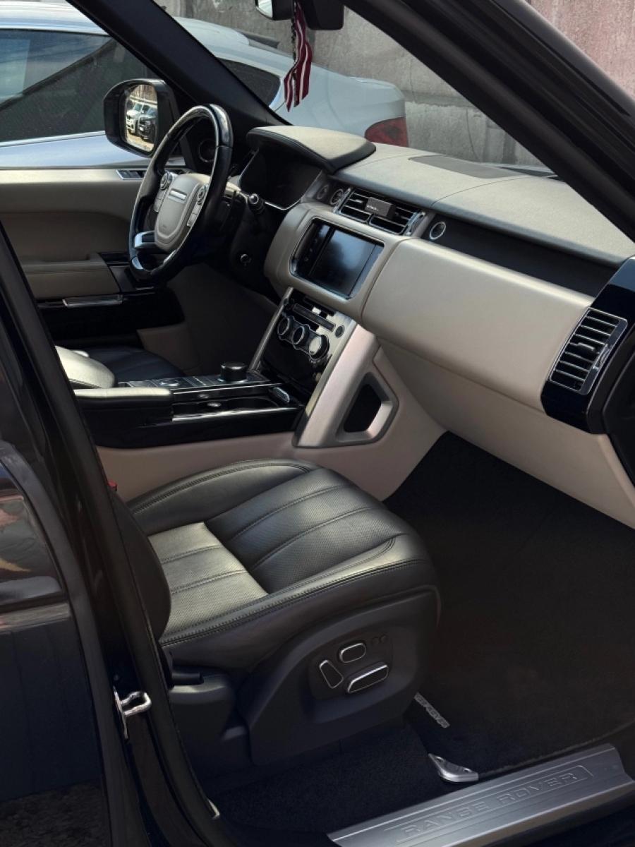 Melns Land Rover Range Rover 2013 Rīga, ar dzinēja tilpumu 4.40 L un nobraukumu 269 tūkst. km par 24580 €, foto 21 vietnē AUTOMOTO.COM.LV