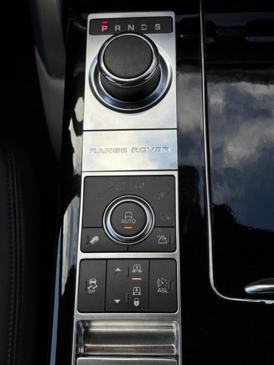Melns Land Rover Range Rover 2013 Rīga, ar dzinēja tilpumu 4.40 L un nobraukumu 269 tūkst. km par 24580 €, foto 34 vietnē AUTOMOTO.COM.LV
