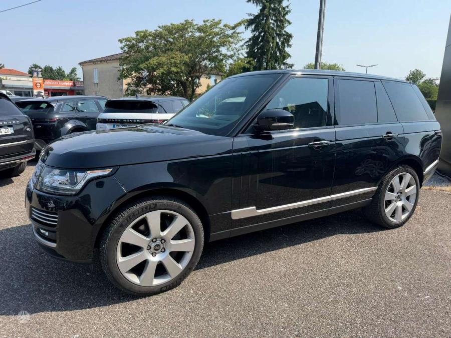 Black Land Rover Range Rover 2013 in Taurage, with an engine capacity of 4.40 L and mileage of 203 thousand km for 21200 €, photo 5 on AUTOMOTO.COM.LV