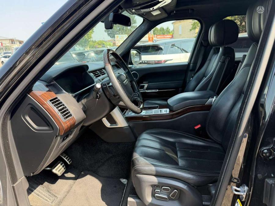 Black Land Rover Range Rover 2013 in Taurage, with an engine capacity of 4.40 L and mileage of 203 thousand km for 21200 €, photo 10 on AUTOMOTO.COM.LV