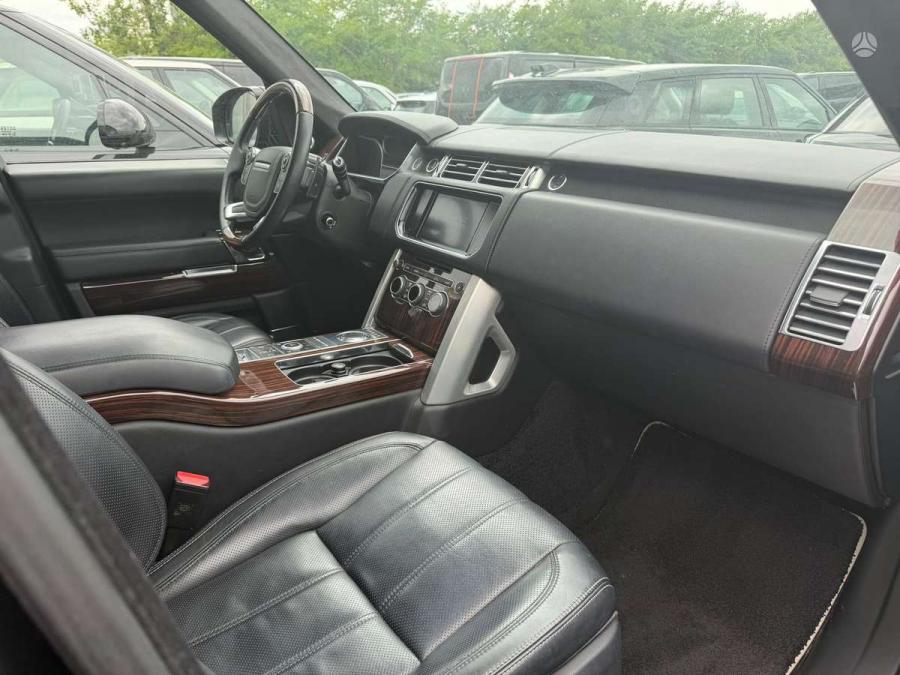 Black Land Rover Range Rover 2013 in Taurage, with an engine capacity of 4.40 L and mileage of 203 thousand km for 21200 €, photo 12 on AUTOMOTO.COM.LV