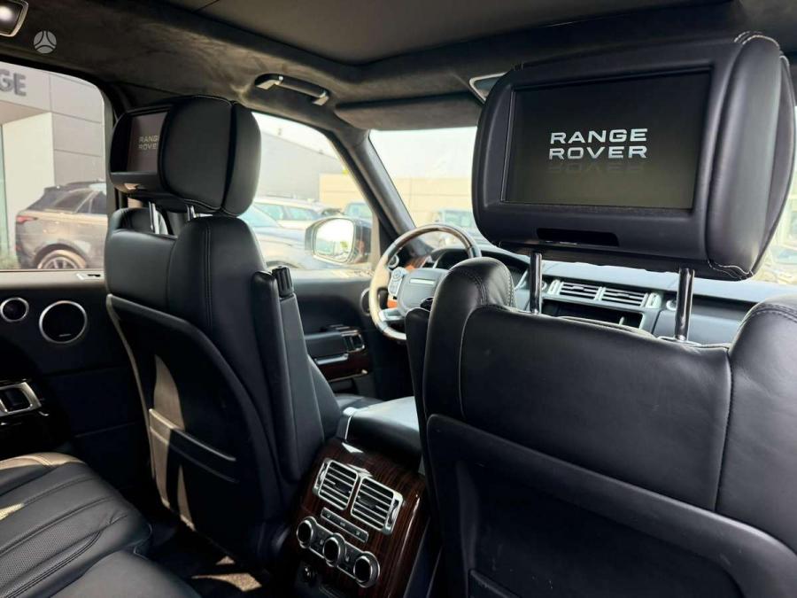 Black Land Rover Range Rover 2013 in Taurage, with an engine capacity of 4.40 L and mileage of 203 thousand km for 21200 €, photo 14 on AUTOMOTO.COM.LV