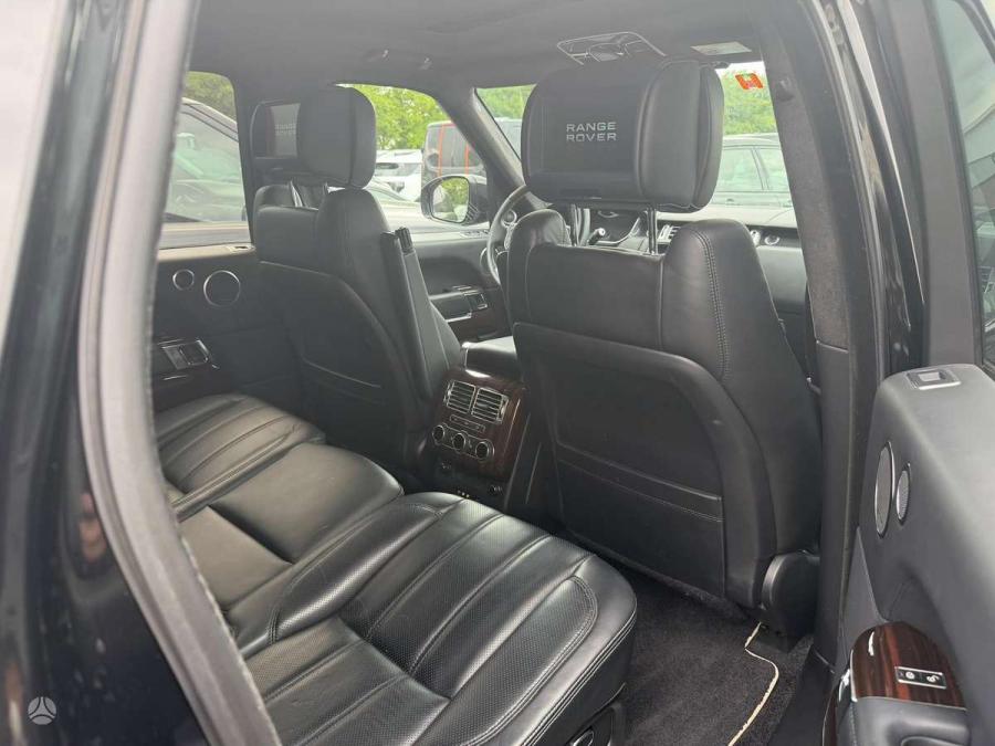 Black Land Rover Range Rover 2013 in Taurage, with an engine capacity of 4.40 L and mileage of 203 thousand km for 21200 €, photo 15 on AUTOMOTO.COM.LV