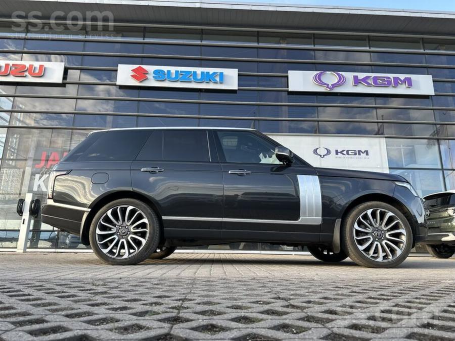 Black Land Rover Range Rover 2013 in Riga, with an engine capacity of 4.40 L and mileage of 265 thousand km for 21000 €, photo 5 on AUTOMOTO.COM.LV