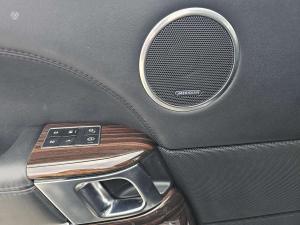 Black Land Rover Range Rover 2013 in Taurage, with an engine capacity of 4.37 L and mileage of 203 thousand km for 20200 €, photo 20 on AUTOMOTO.COM.LV