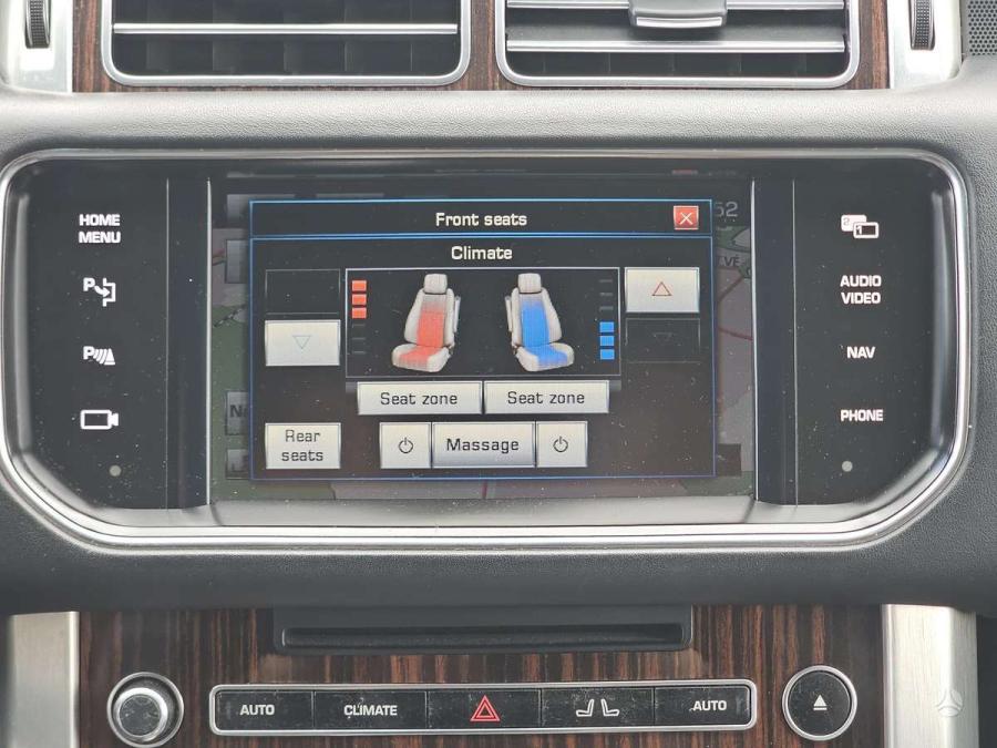 Black Land Rover Range Rover 2013 in Taurage, with an engine capacity of 4.37 L and mileage of 203 thousand km for 20200 €, photo 26 on AUTOMOTO.COM.LV