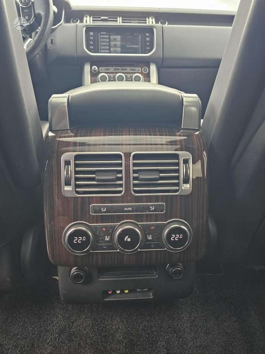 Black Land Rover Range Rover 2013 in Taurage, with an engine capacity of 4.37 L and mileage of 203 thousand km for 20200 €, photo 29 on AUTOMOTO.COM.LV