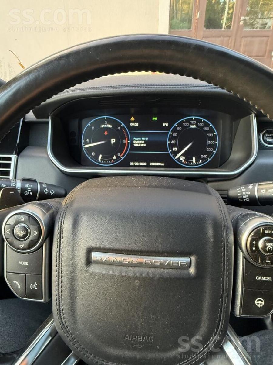 Black Land Rover Range Rover 2013 in Riga, with an engine capacity of 4.40 L and mileage of 231 thousand km for 15500 €, photo 5 on AUTOMOTO.COM.LV