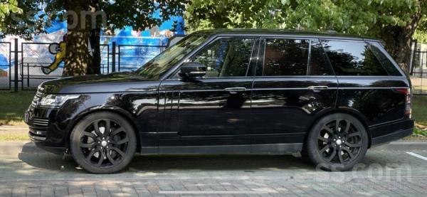 Melns Land Rover Range Rover 2014 Ventspils, ar dzinēja tilpumu 4.40 L un nobraukumu 320 tūkst. km par 12000 €, foto 5 vietnē AUTOMOTO.COM.LV