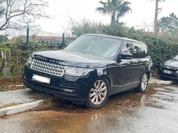 Black Land Rover Range Rover 2014 in Vilnius, with an engine capacity of 4.37 L and mileage of 220 thousand km for 11700 €, photo 4 on AUTOMOTO.COM.LV
