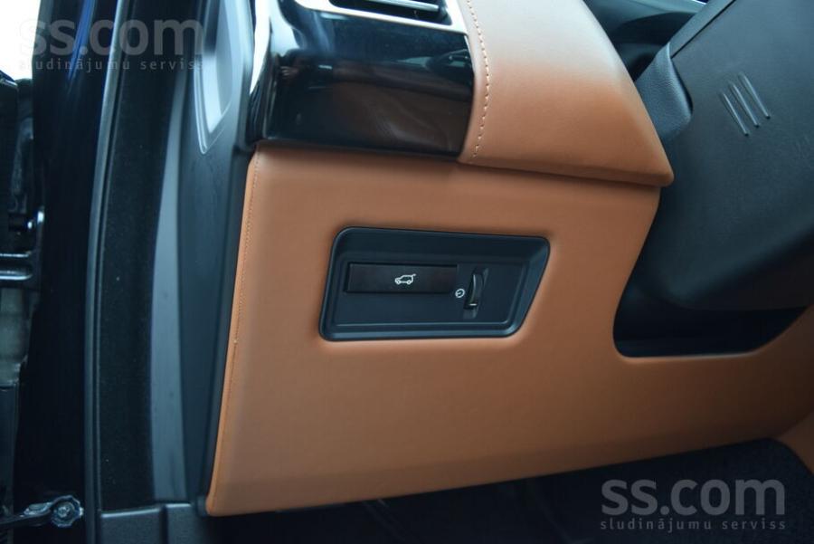 Black Land Rover Range Rover 2014 in Riga, with an engine capacity of 4.40 L and mileage of 212 thousand km for 19900 €, photo 22 on AUTOMOTO.COM.LV