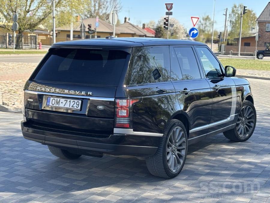 Melns Land Rover Range Rover 2014 Jelgava, ar dzinēja tilpumu 4.40 L un nobraukumu 298 tūkst. km par 19900 €, foto 5 vietnē AUTOMOTO.COM.LV