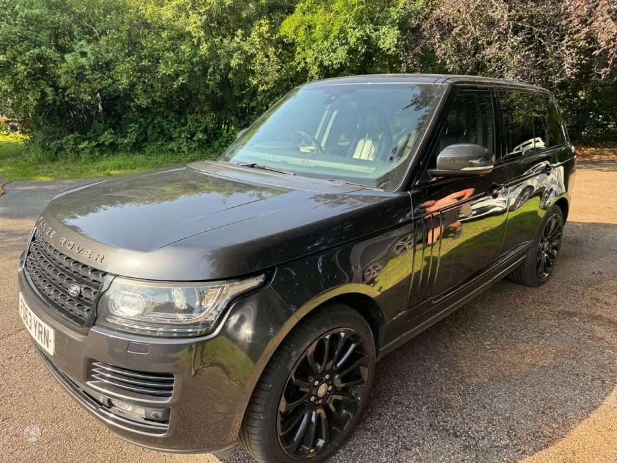 Melns Land Rover Range Rover 2014 Kuršėnai, ar dzinēja tilpumu 4.37 L un nobraukumu 200 tūkst. km par 14000 €, foto 1 vietnē AUTOMOTO.COM.LV
