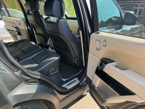 Melns Land Rover Range Rover 2014 Kuršėnai, ar dzinēja tilpumu 4.37 L un nobraukumu 200 tūkst. km par 14000 €, foto 6 vietnē AUTOMOTO.COM.LV