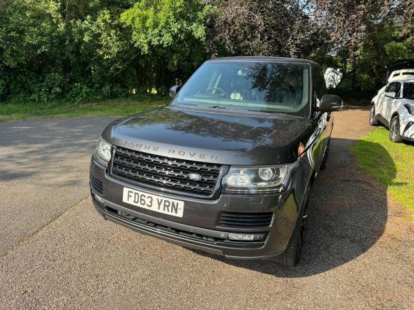 Black Land Rover Range Rover 2014 in Kursenai, with an engine capacity of 4.37 L and mileage of 200 thousand km for 14000 €, photo 9 on AUTOMOTO.COM.LV