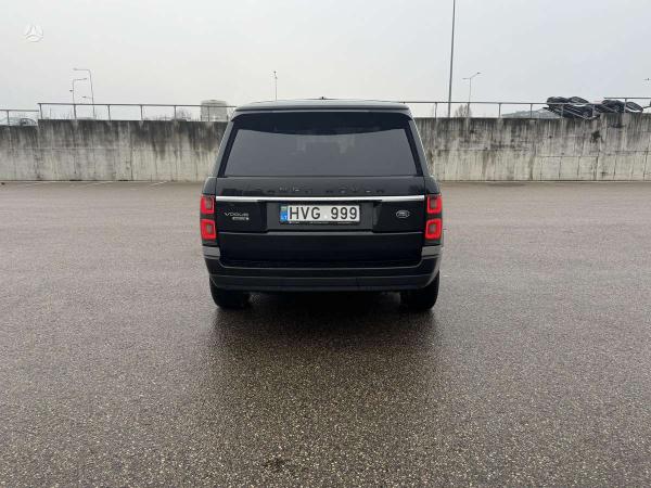 Black Land Rover Range Rover 2014 in Vilnius, with an engine capacity of 4.37 L and mileage of 289 thousand km for 20000 €, photo 8 on AUTOMOTO.COM.LV