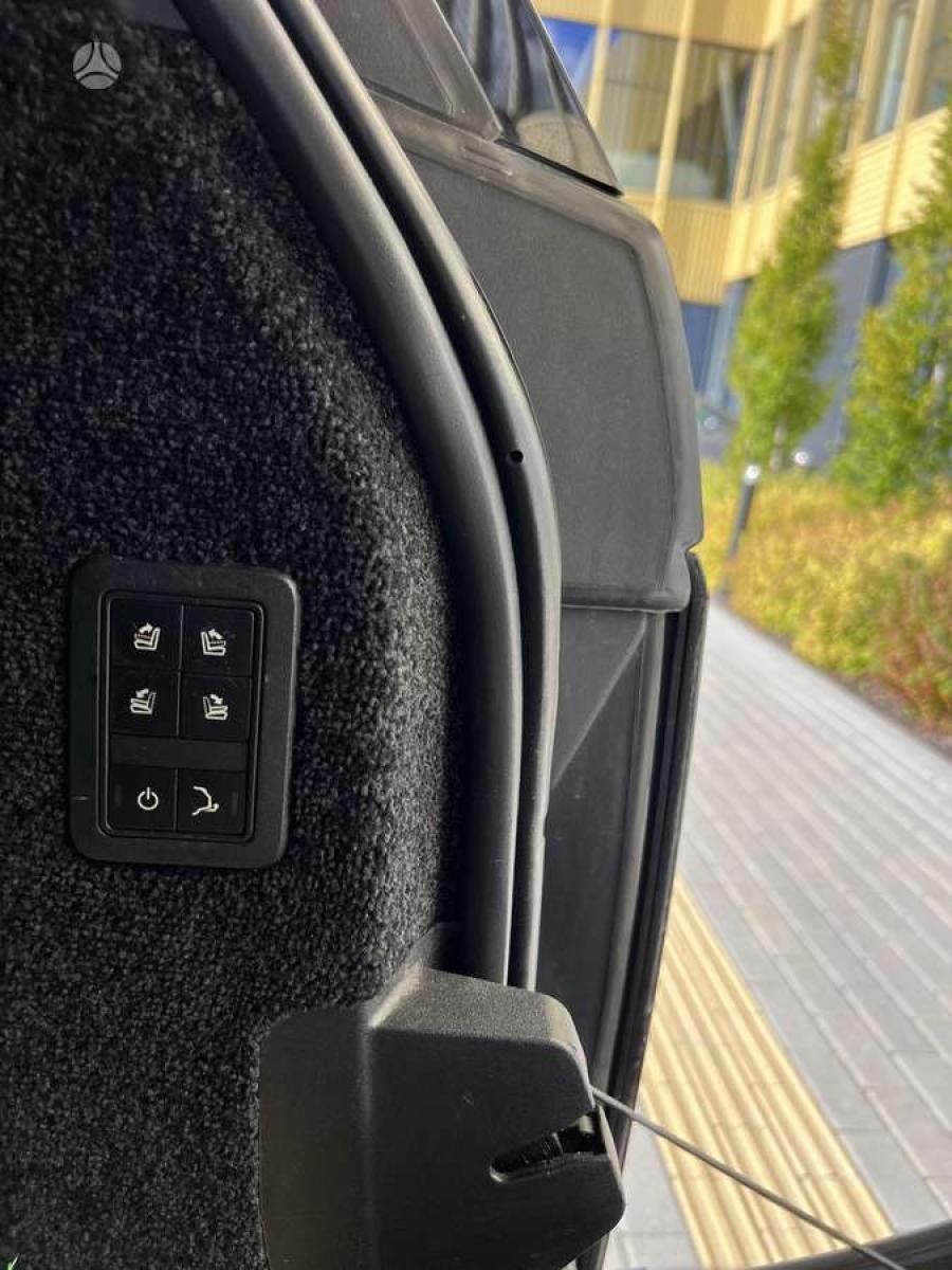 Melns Land Rover Range Rover 2014 Viļņa, ar dzinēja tilpumu 4.37 L un nobraukumu 199 tūkst. km par 19500 €, foto 17 vietnē AUTOMOTO.COM.LV