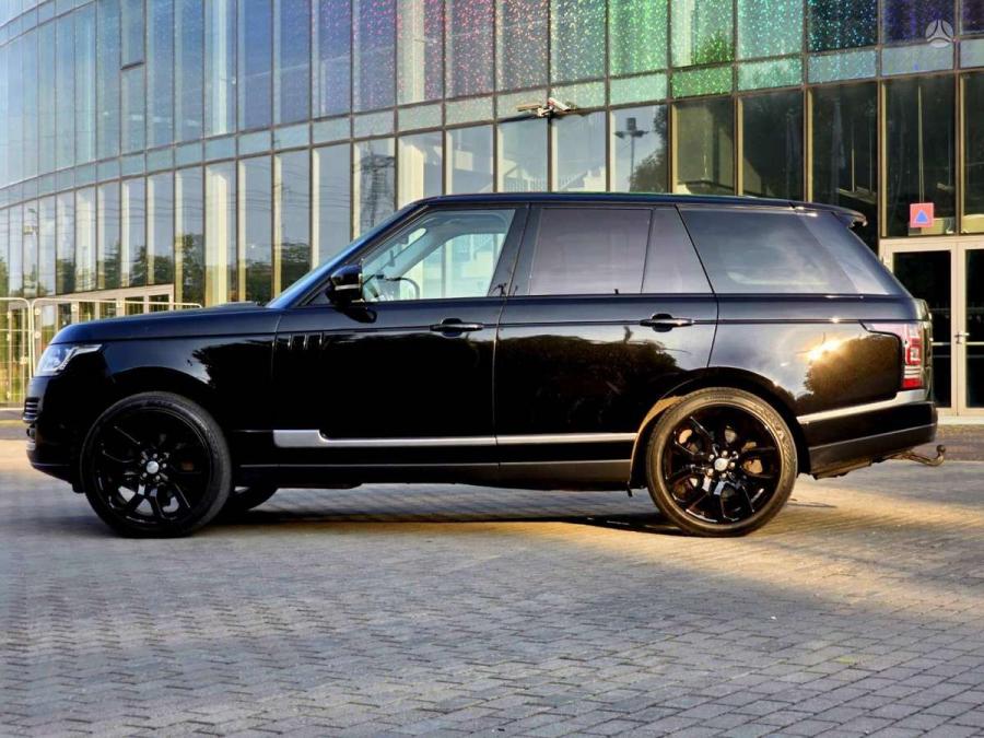 Black Land Rover Range Rover 2014 in Siauliai, with an engine capacity of 3.00 L and mileage of 270 thousand km for 16850 €, photo 5 on AUTOMOTO.COM.LV