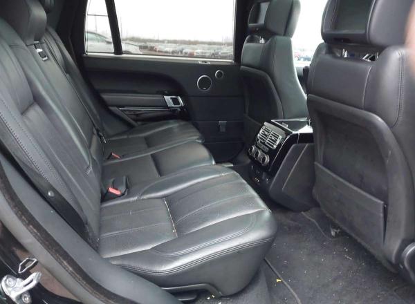 Black Land Rover Range Rover 2015 in Ukmerge, with an engine capacity of 5.00 L and mileage of 223 thousand km for 13300 €, photo 9 on AUTOMOTO.COM.LV
