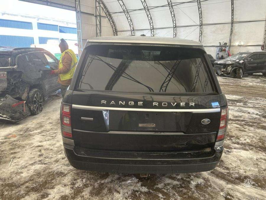 Black Land Rover Range Rover 2015 in Ukmerge, with an engine capacity of 5.00 L and mileage of 223 thousand km for 11500 €, photo 8 on AUTOMOTO.COM.LV