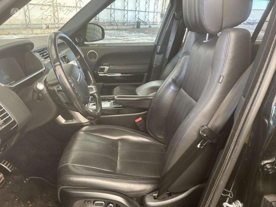 Black Land Rover Range Rover 2015 in Ukmerge, with an engine capacity of 5.00 L and mileage of 223 thousand km for 11500 €, photo 17 on AUTOMOTO.COM.LV