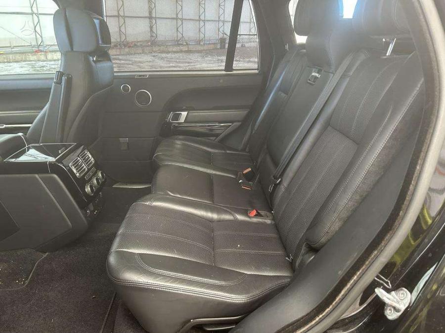 Black Land Rover Range Rover 2015 in Ukmerge, with an engine capacity of 5.00 L and mileage of 223 thousand km for 11500 €, photo 19 on AUTOMOTO.COM.LV