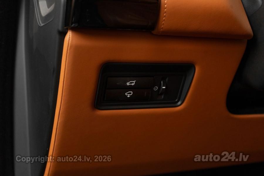 Melns Land Rover Range Rover 2015 Rīga, ar dzinēja tilpumu 4.40 L un nobraukumu 165 tūkst. km par 32000 €, foto 22 vietnē AUTOMOTO.COM.LV